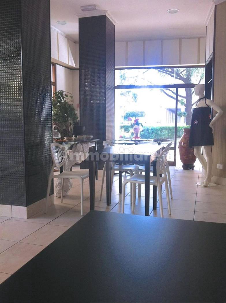 Locale commerciale in Vendita