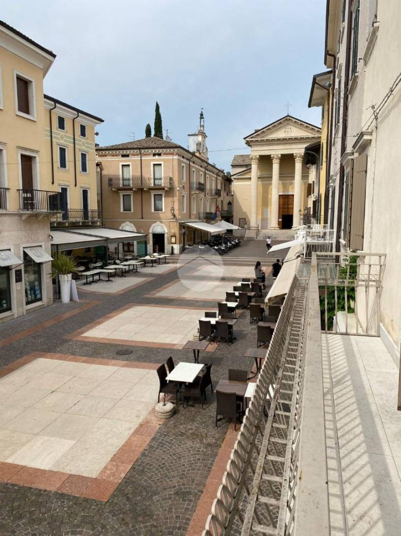 Trilocale piazza Matteotti 31, Centro, Bardolino