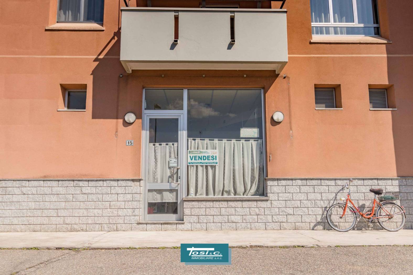 Locale commerciale in Vendita