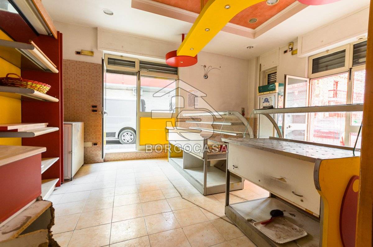 Locale commerciale in Vendita