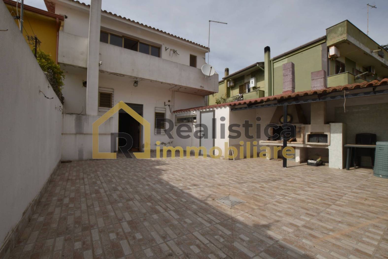 Locale commerciale in Vendita