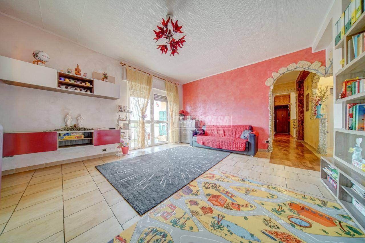 Trilocale via Torino 12, Oggiona Santo Stefano, Oggiona con Santo Stefano