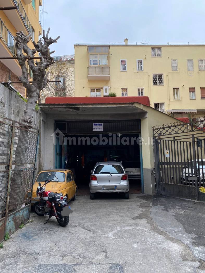 Locale commerciale in Vendita
