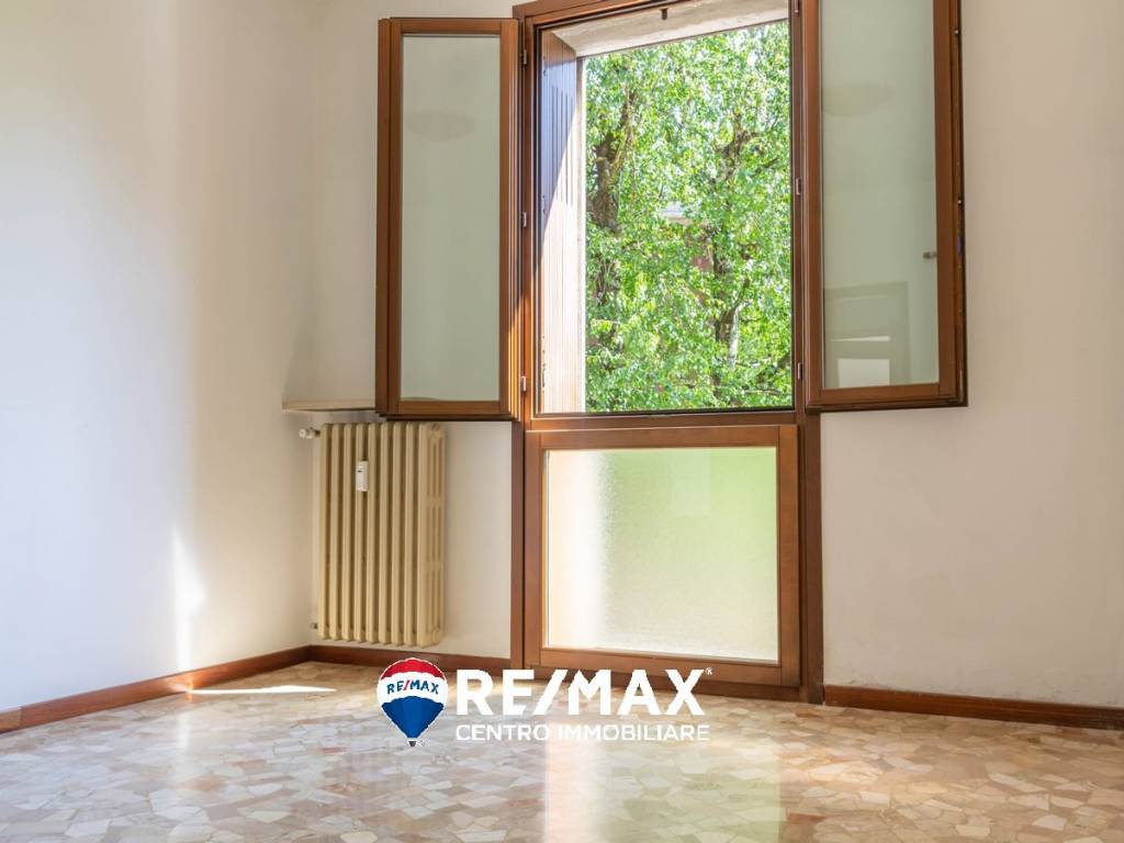 Vendita Appartamento Buguggiate. Trilocale in via 25 Aprile. Buono ...