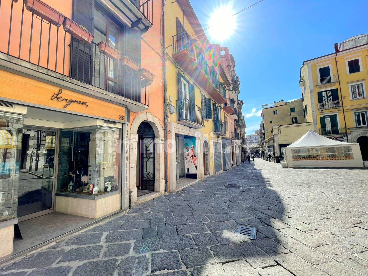 Locale commerciale in Vendita