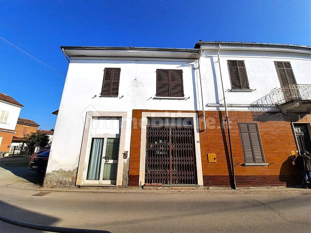 Locale commerciale in Vendita