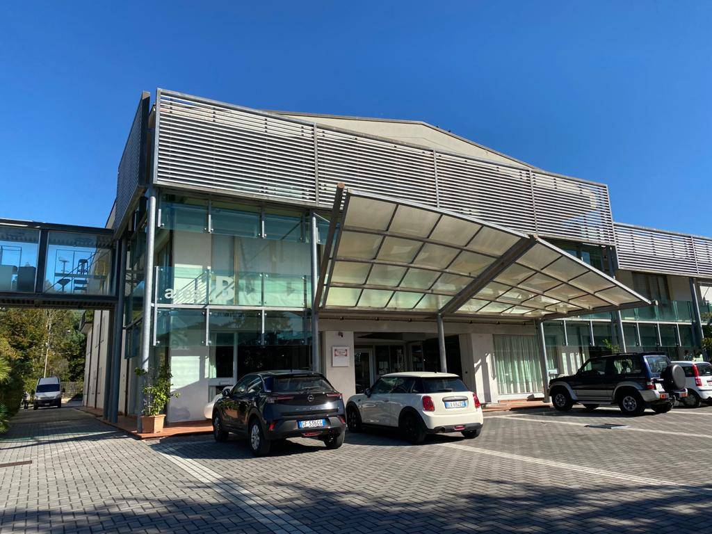 Attività commerciale con laboratorio in Vendita