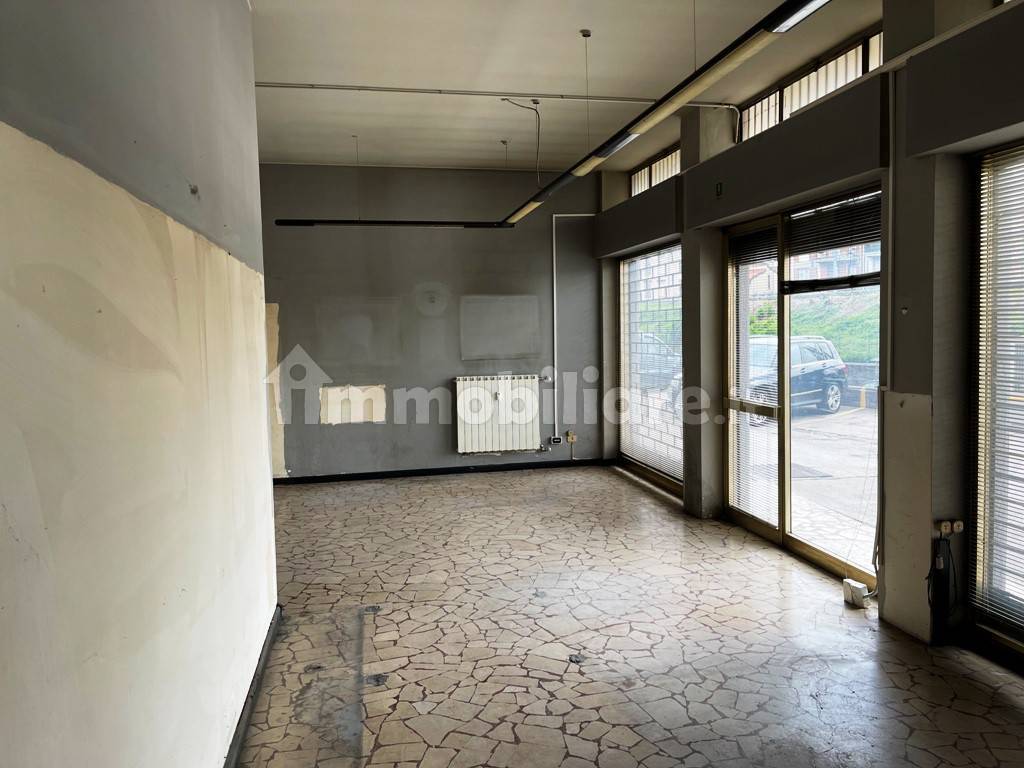 Locale commerciale in Vendita