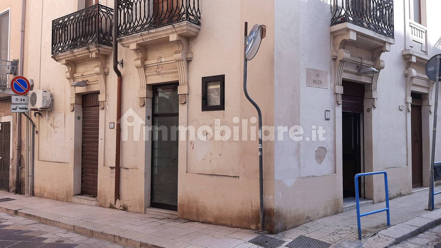 Locale commerciale in Vendita