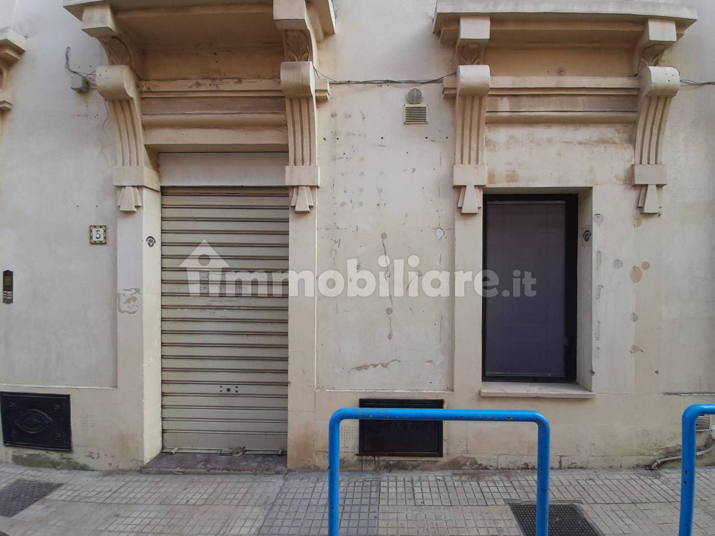 Locale commerciale in Vendita