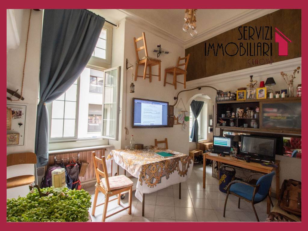 Trilocale Vico delle Scuole Pie, Caricamento, Genova