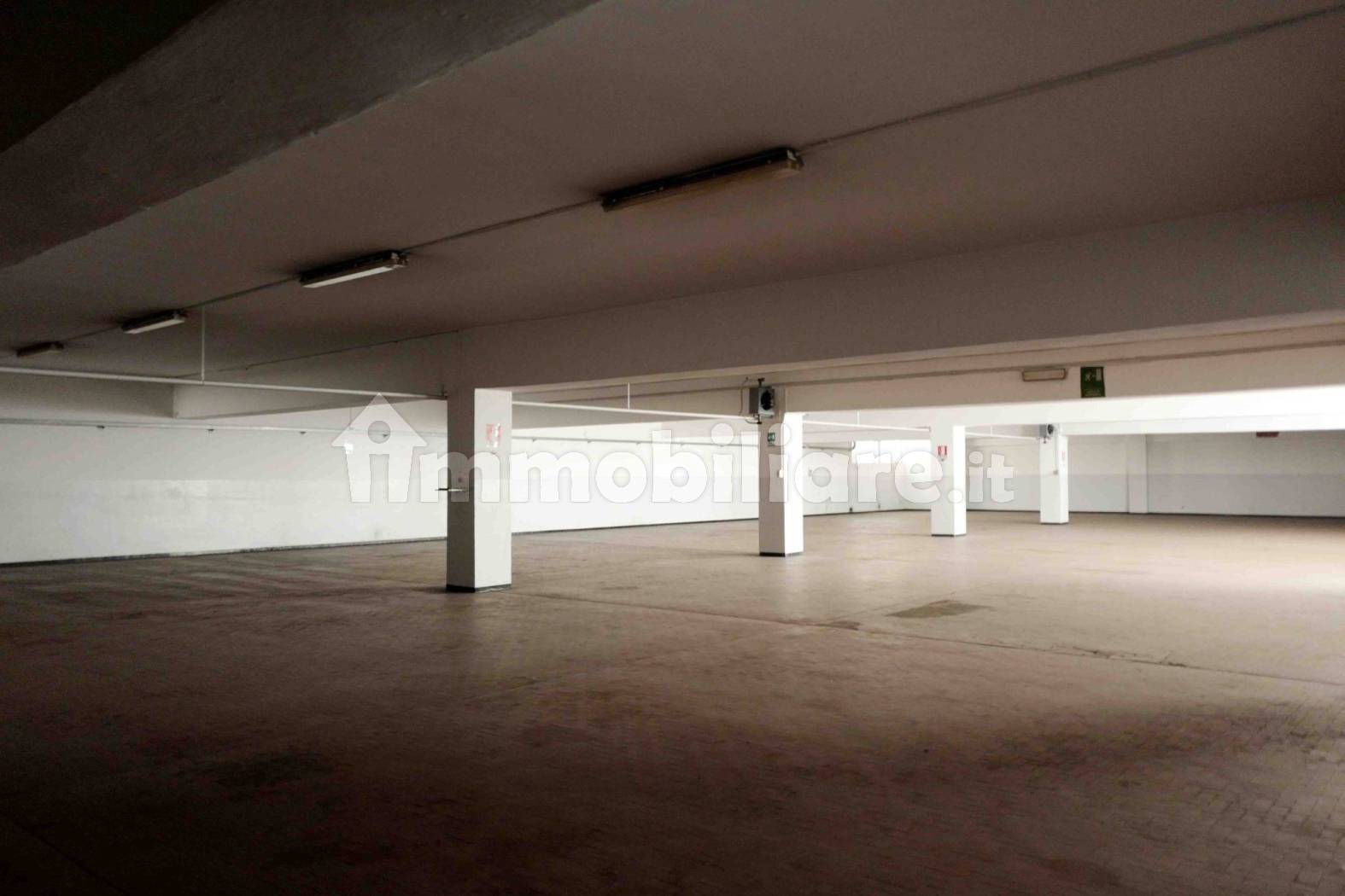 Locale commerciale in Vendita