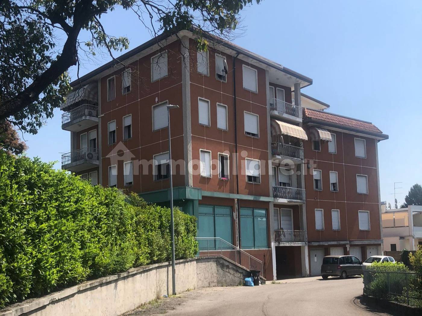 Locale commerciale in Vendita