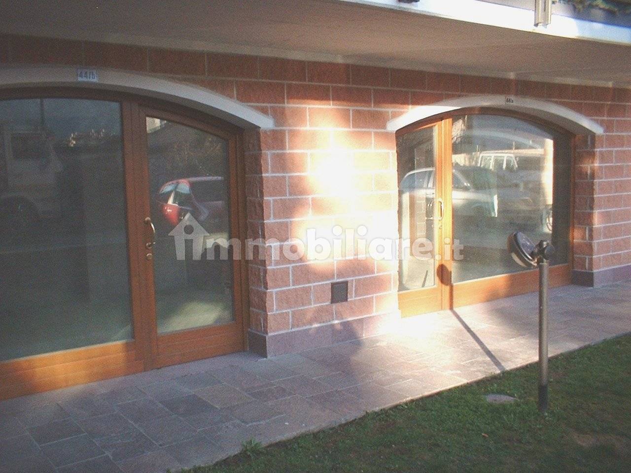 Locale commerciale in Vendita