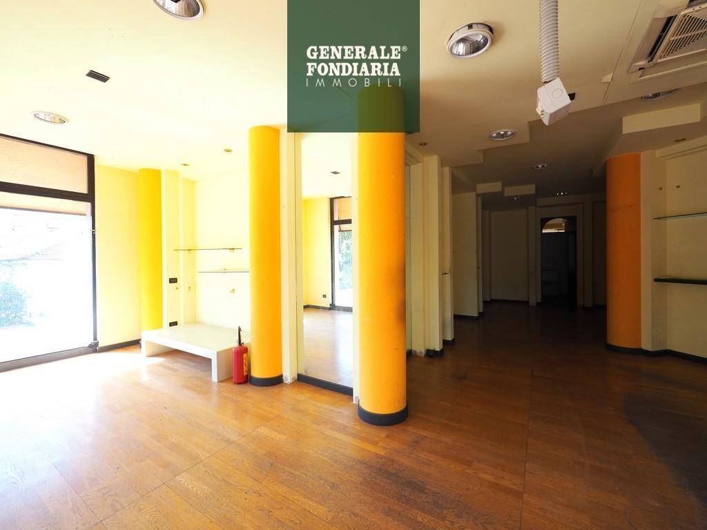 Locale commerciale in Vendita