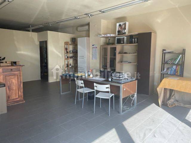 Locale commerciale in Vendita