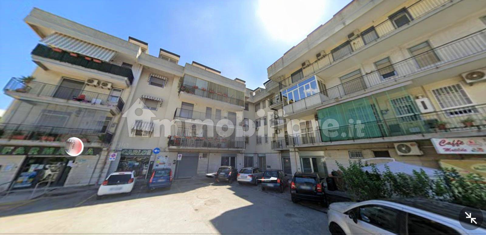 Locale commerciale in Vendita