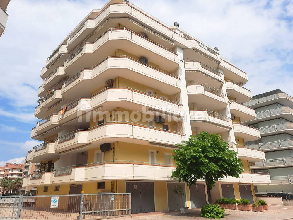 Trilocale via Pompeo, Lungomare Marconi, Alba Adriatica