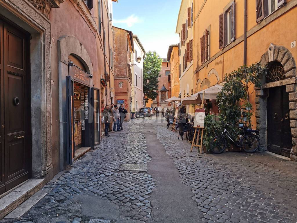 Affitto Appartamento Roma. Trilocale in via della Scala 72. Ottimo ...