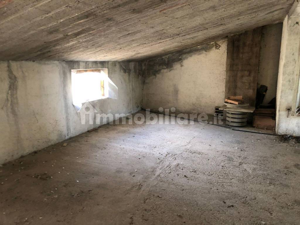 Vendita Rustico in Strada Ponte Rio Ponte Pattoli 134 Perugia. Da ...