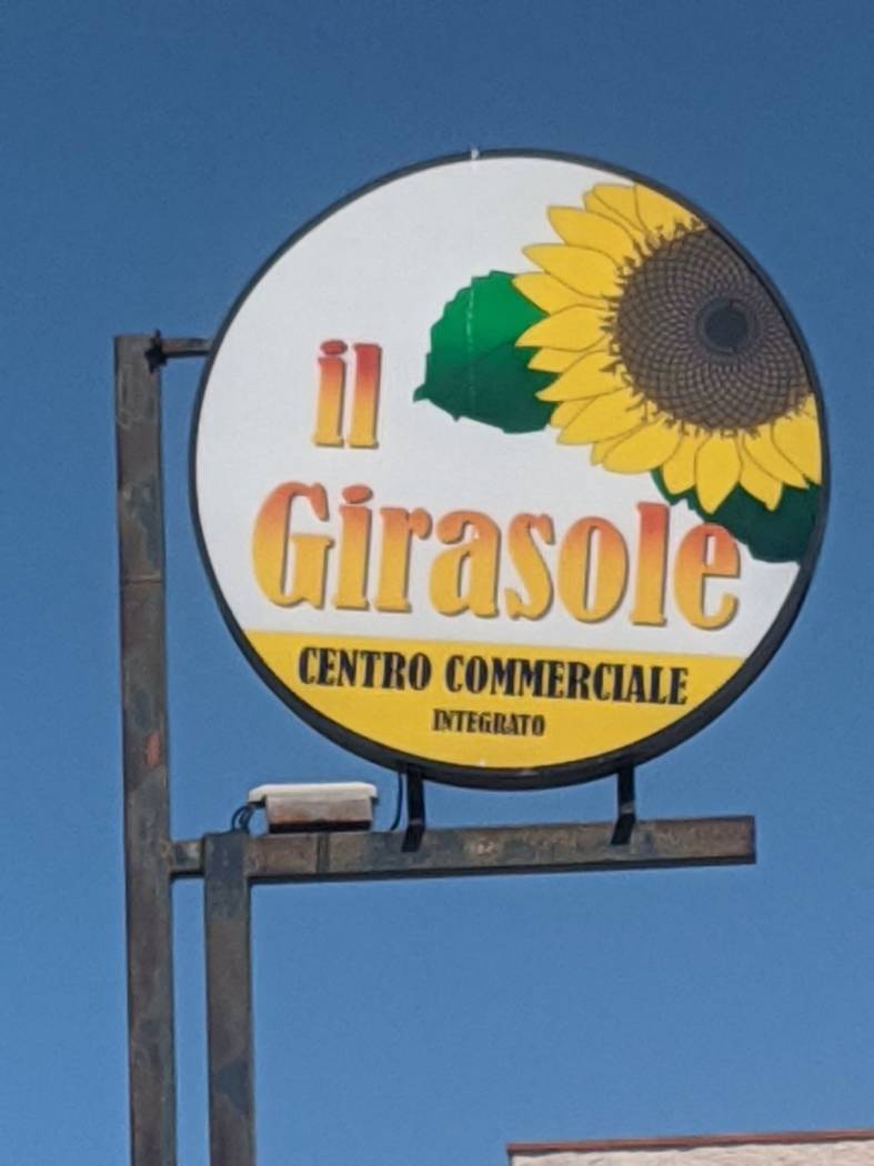 Locale commerciale in Vendita