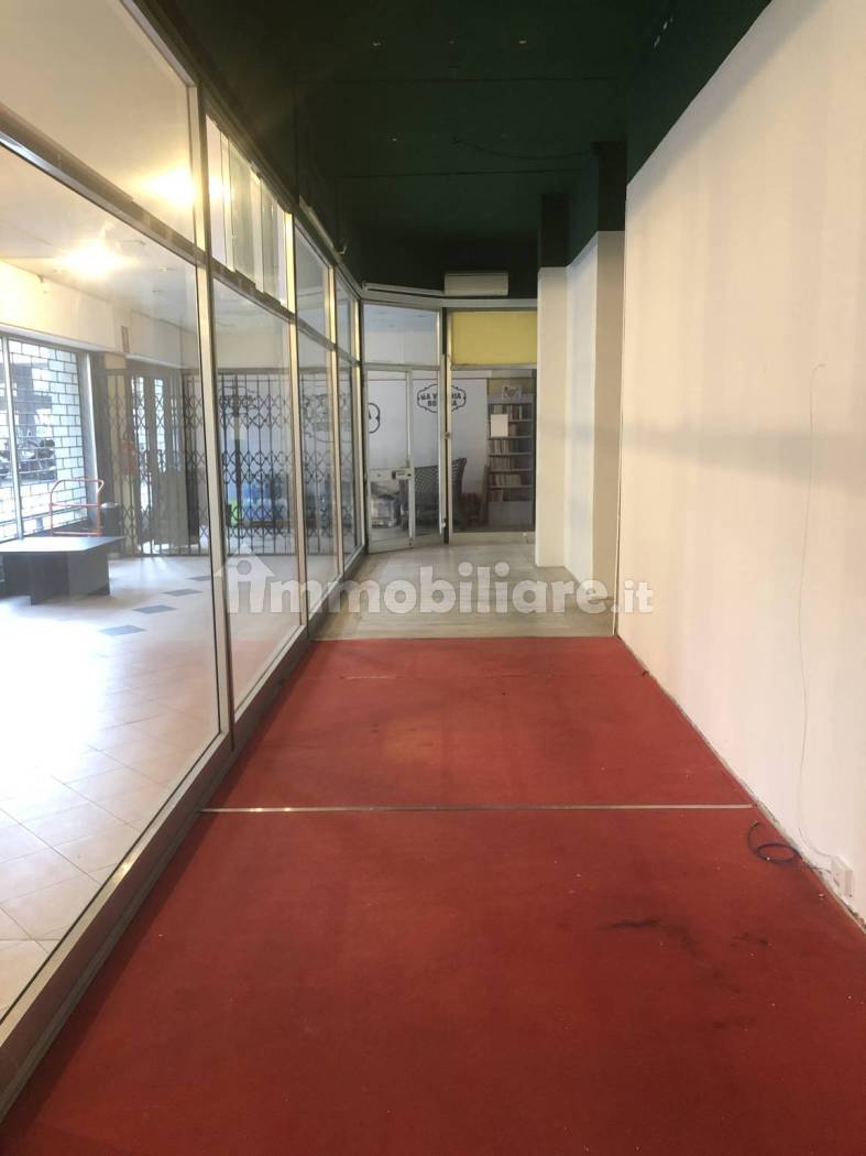 Locale commerciale in Vendita