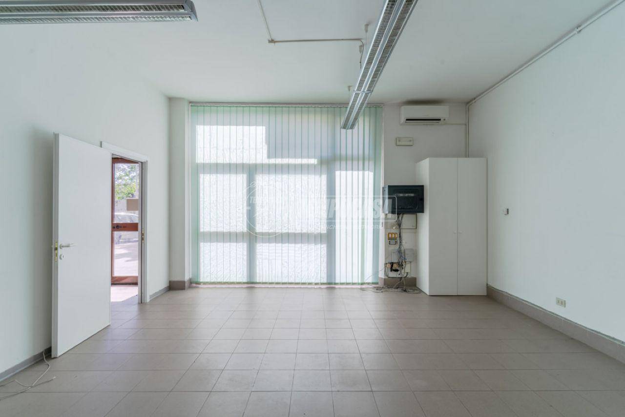 Locale commerciale in Vendita