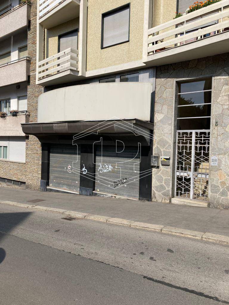 Locale commerciale in Vendita