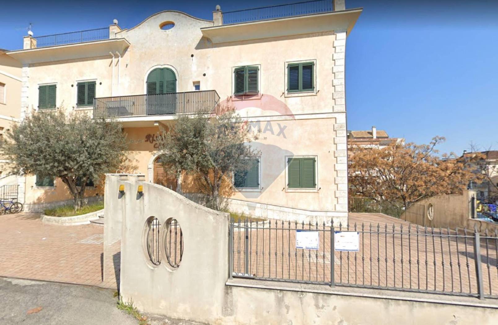 Locale commerciale in Vendita