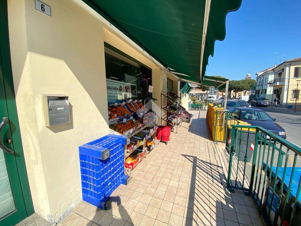 Locale commerciale in Vendita