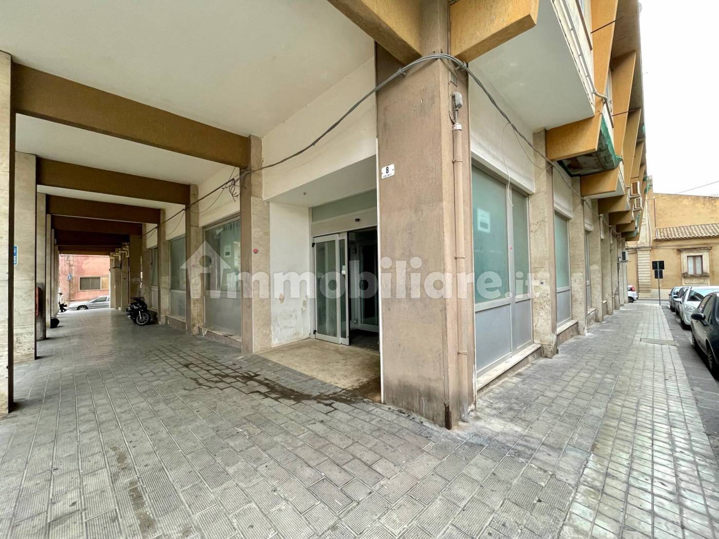 Locale commerciale in Vendita