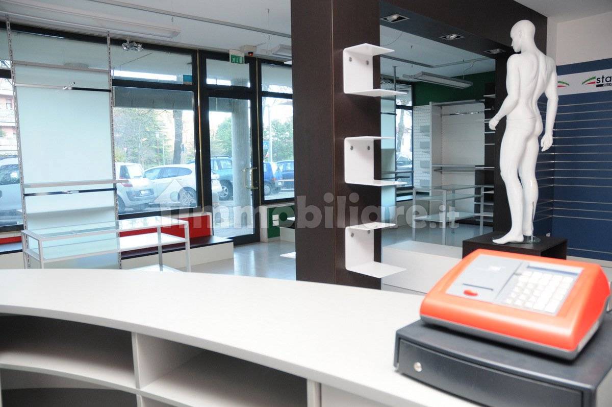 Locale commerciale in Vendita