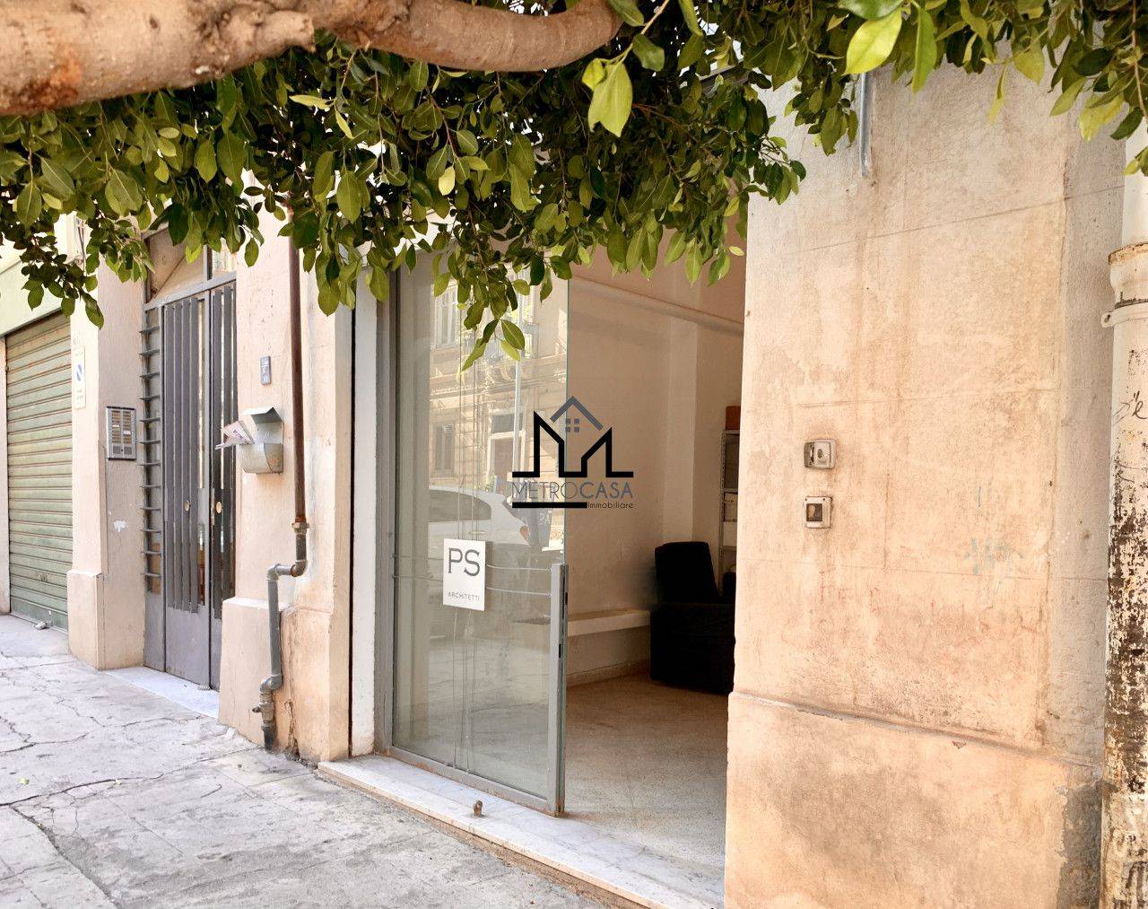 Locale commerciale in Vendita