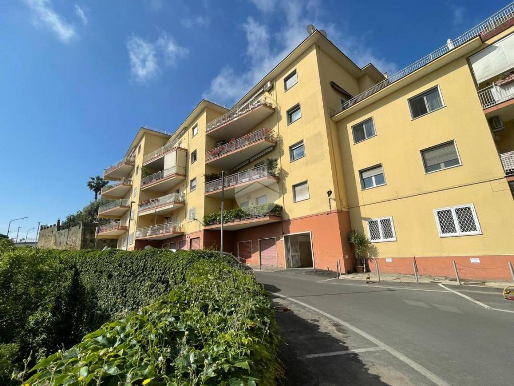 Vendita Appartamento in via Privata del Parco Comola Ricci 98. Napoli ...