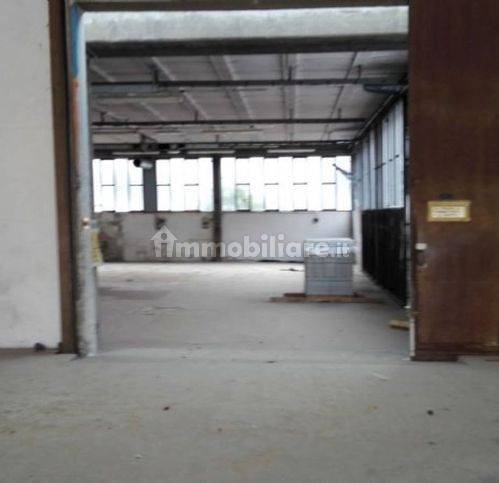 Capannone in Vendita