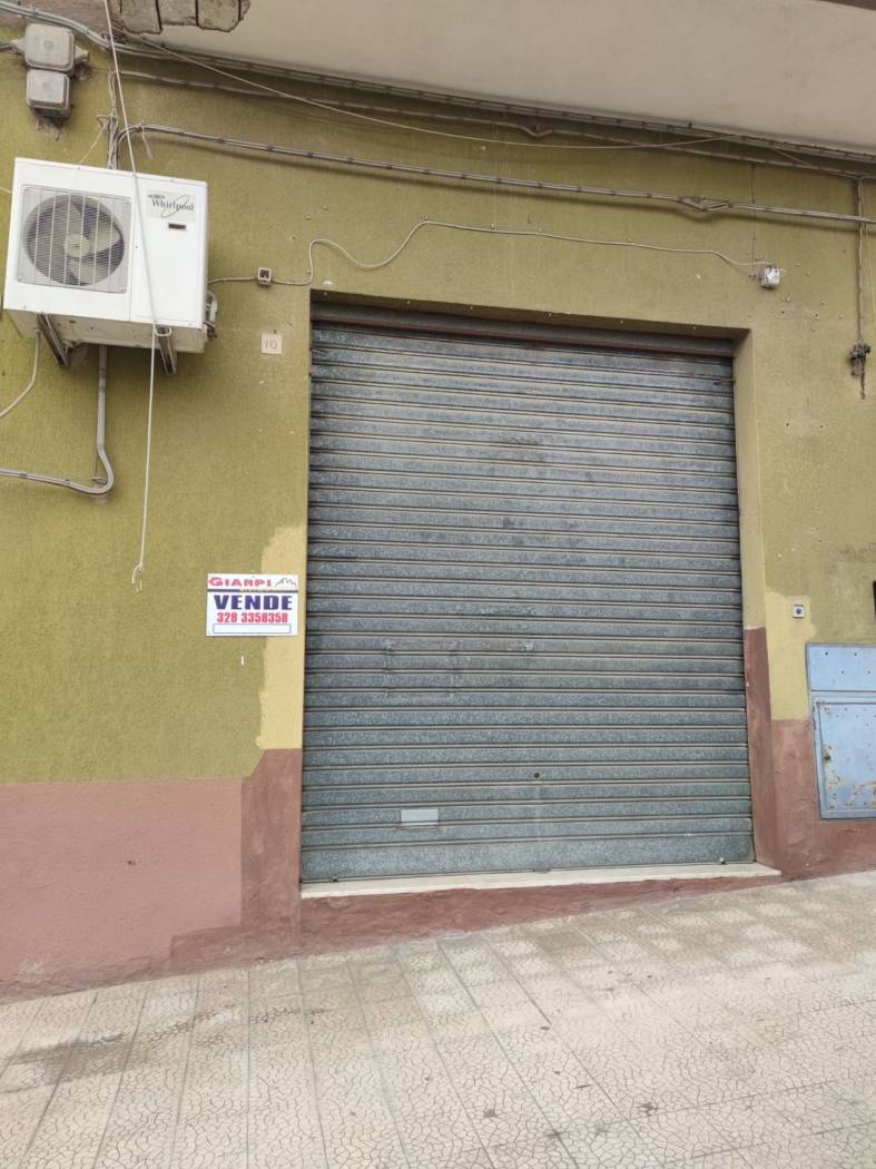 Locale commerciale in Vendita