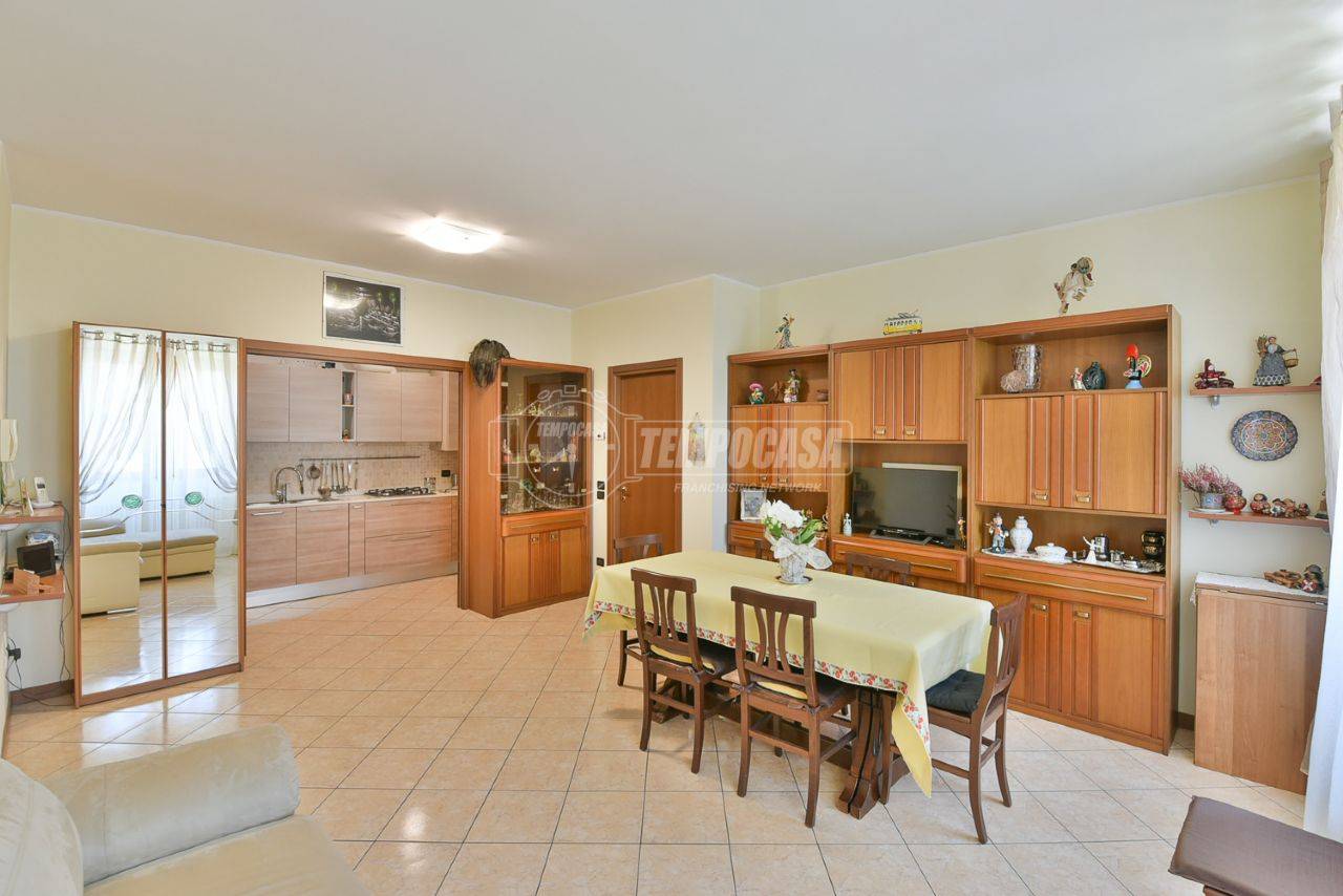 Trilocale via Corte nuova 143, Lipomo