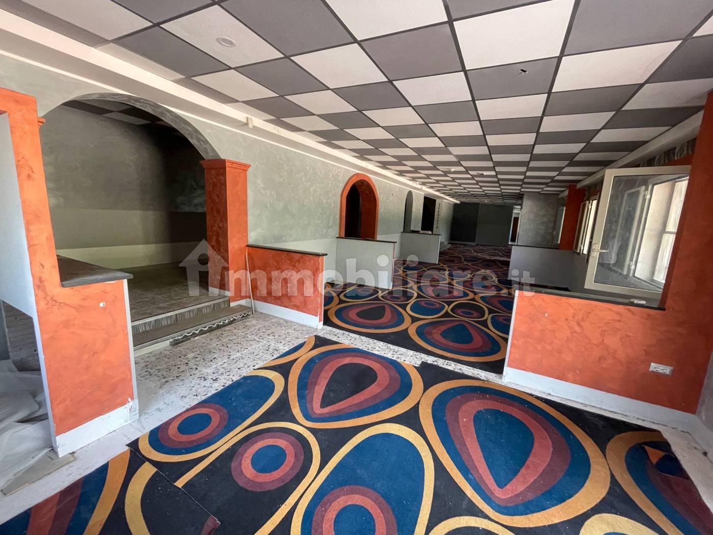 Locale commerciale in Vendita