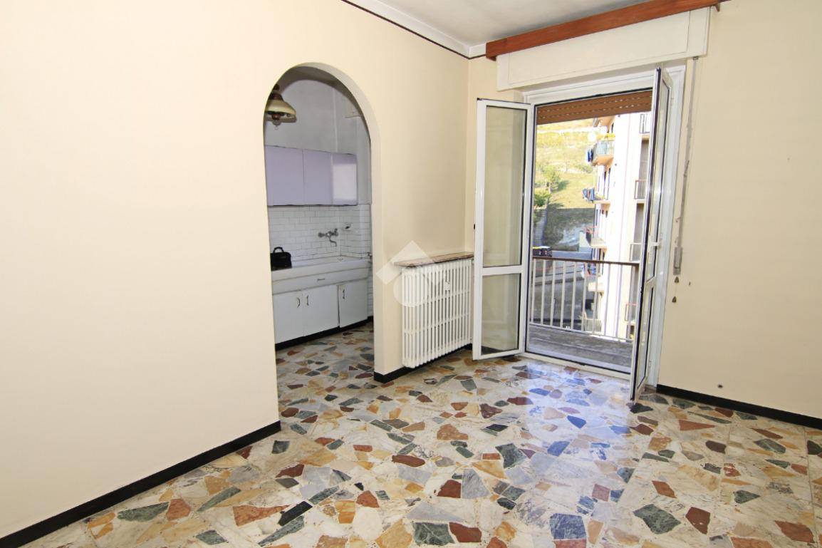 Appartamento via zeffirino bertelli 16, Centro, Gavi