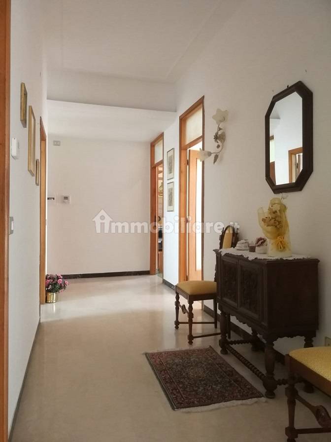 Appartamento buono stato, primo piano, Centro, Macerata