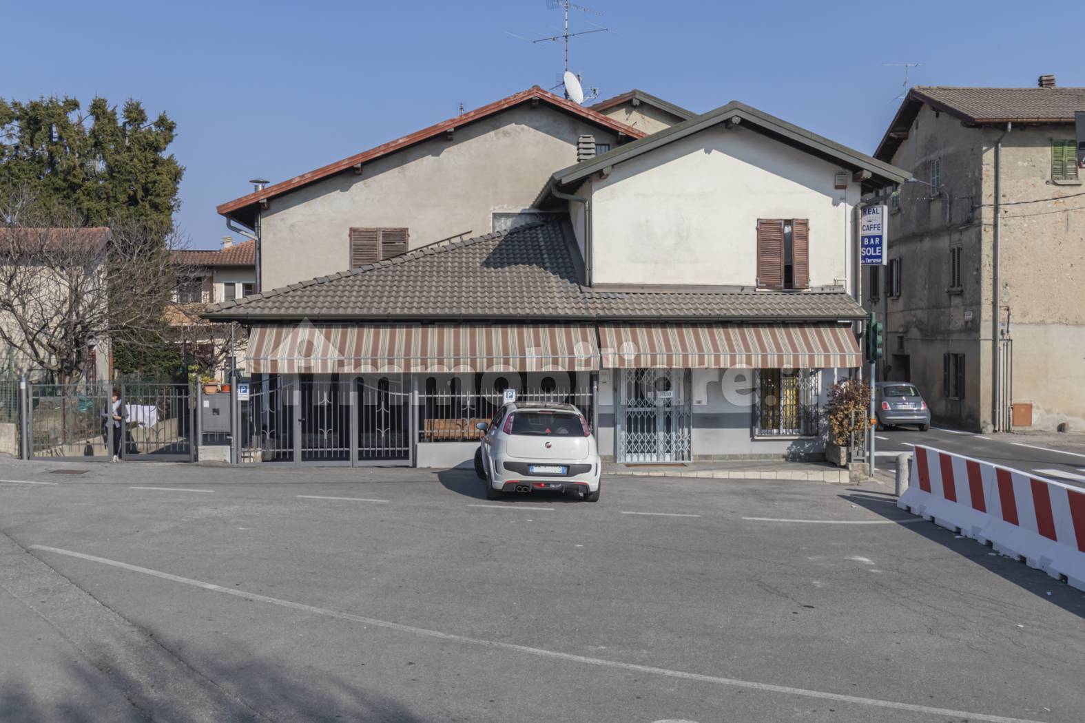 Locale commerciale in Vendita