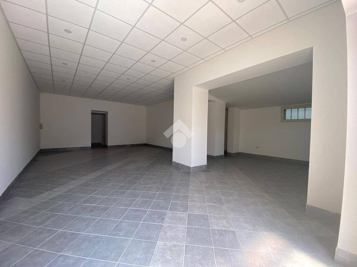 Locale commerciale in Vendita