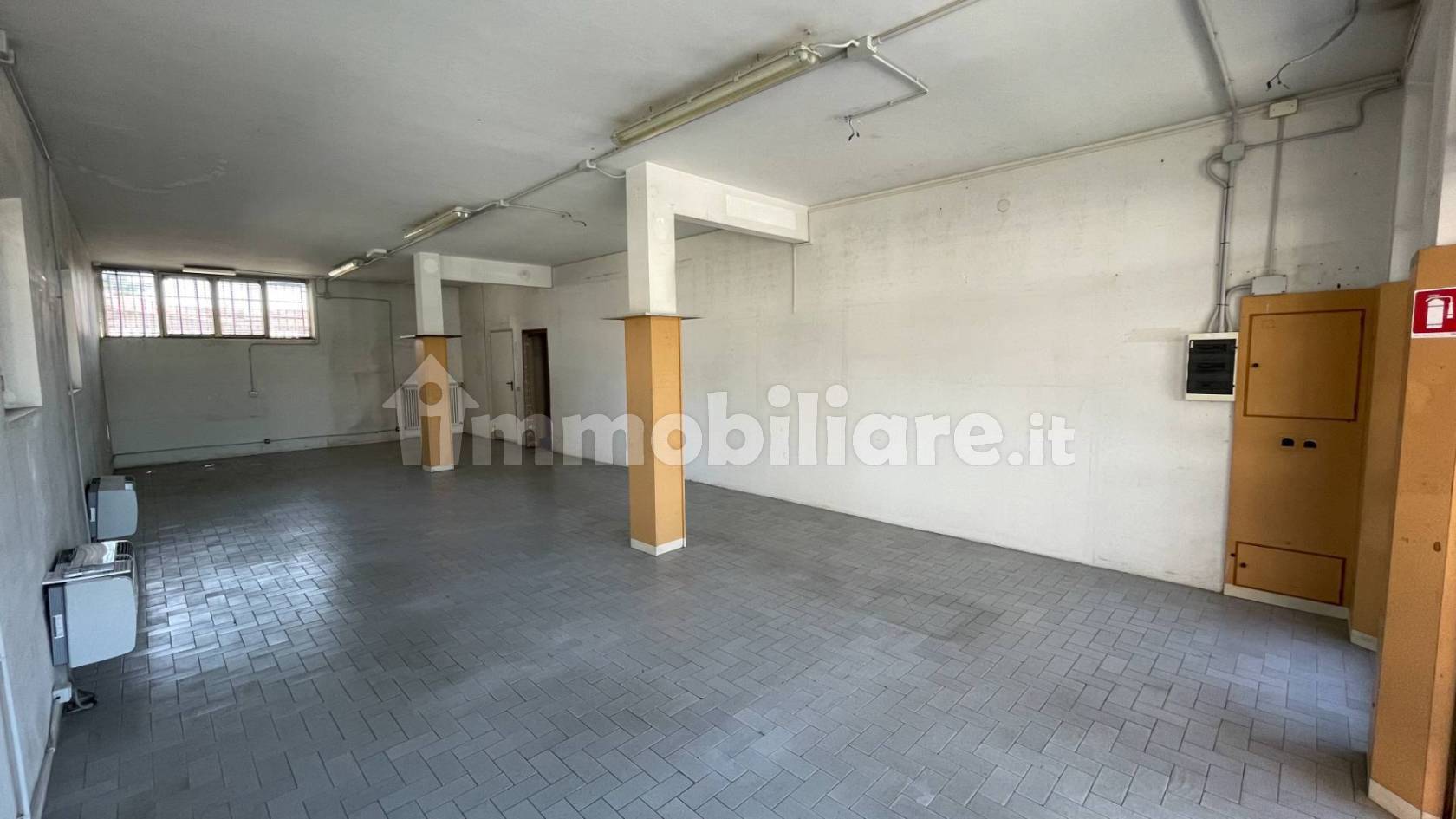 Negozio - Locale commerciale in Vendita