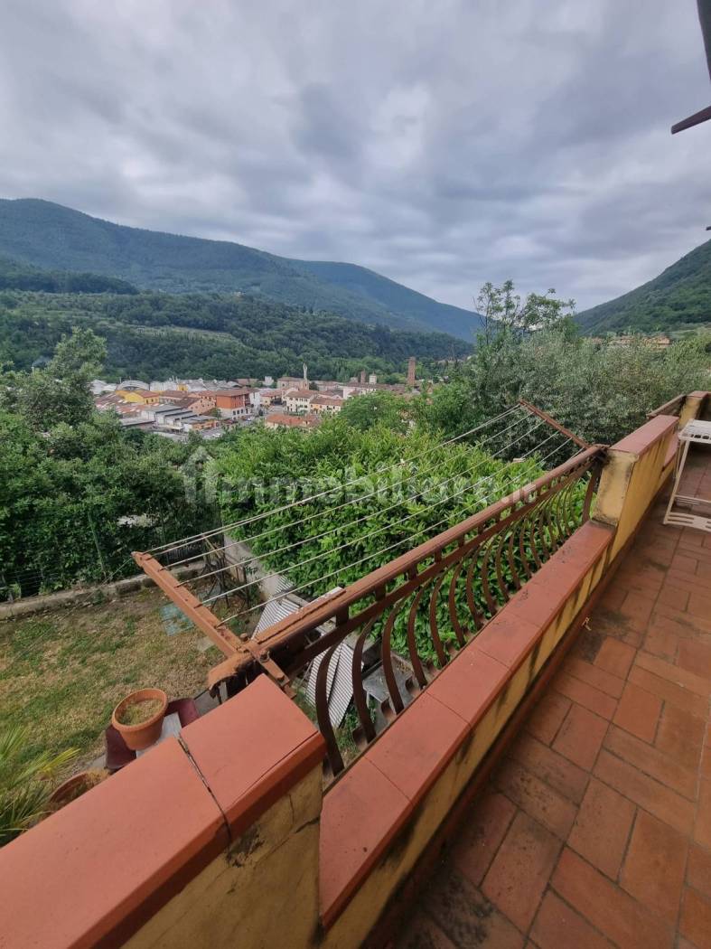 Trilocale via di Popigliano 16, Centro, Vaiano