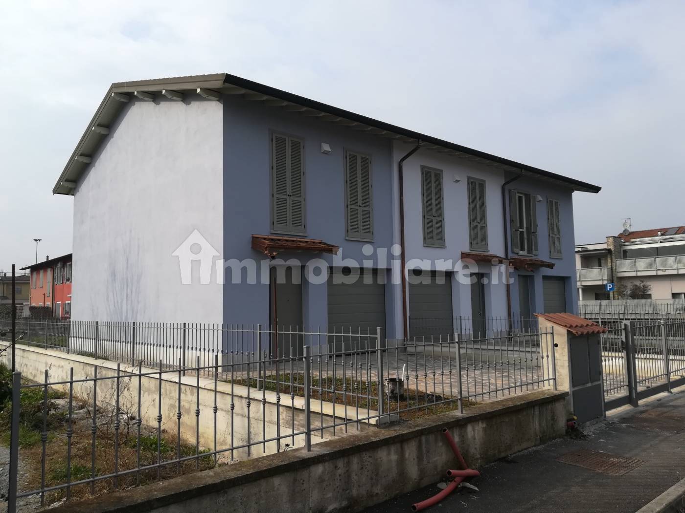 Villa plurifamiliare via Roma, Castel Gabbiano