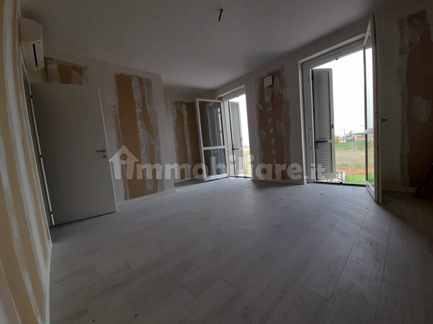 Villa plurifamiliare via Roma, Castel Gabbiano