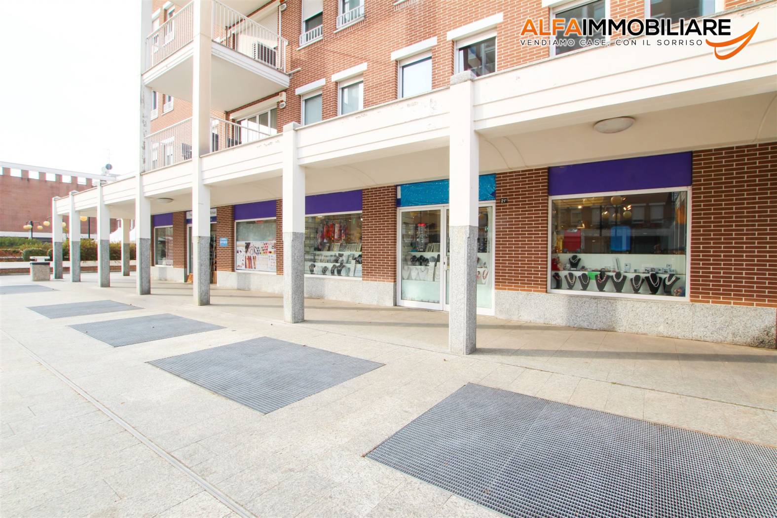 Locale commerciale in Vendita