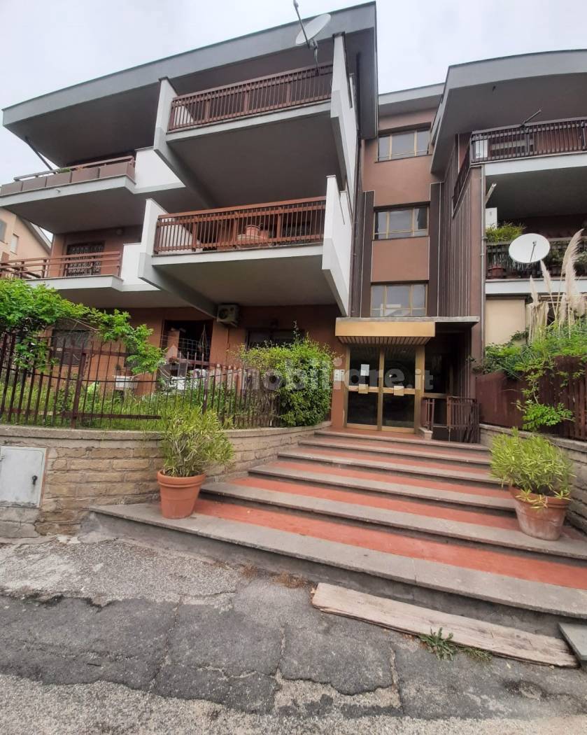 Trilocale via San Michele 6, Centro, Morlupo