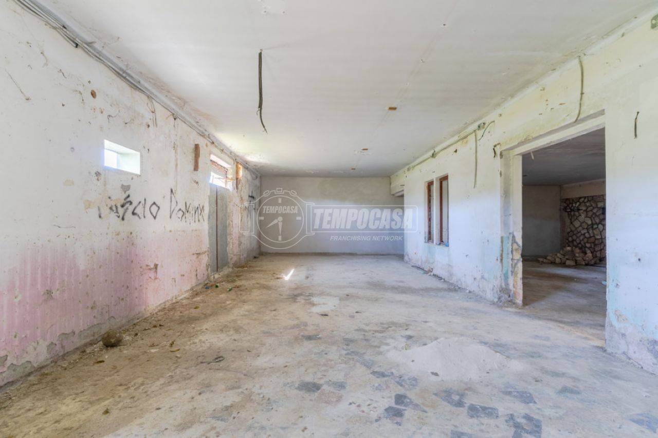 Locale commerciale in Vendita