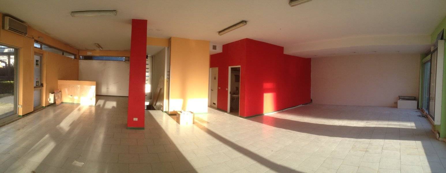 Locale commerciale in Vendita